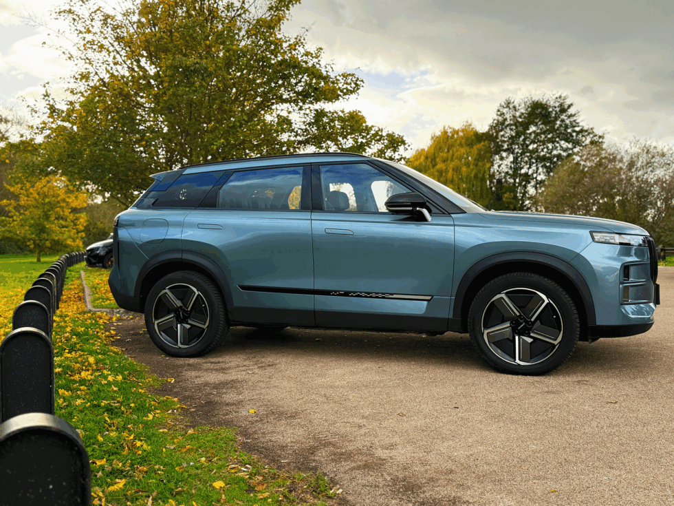 JAECOO 7 Review (PHEV): Range Rover Looks on a Tiguan Budget?